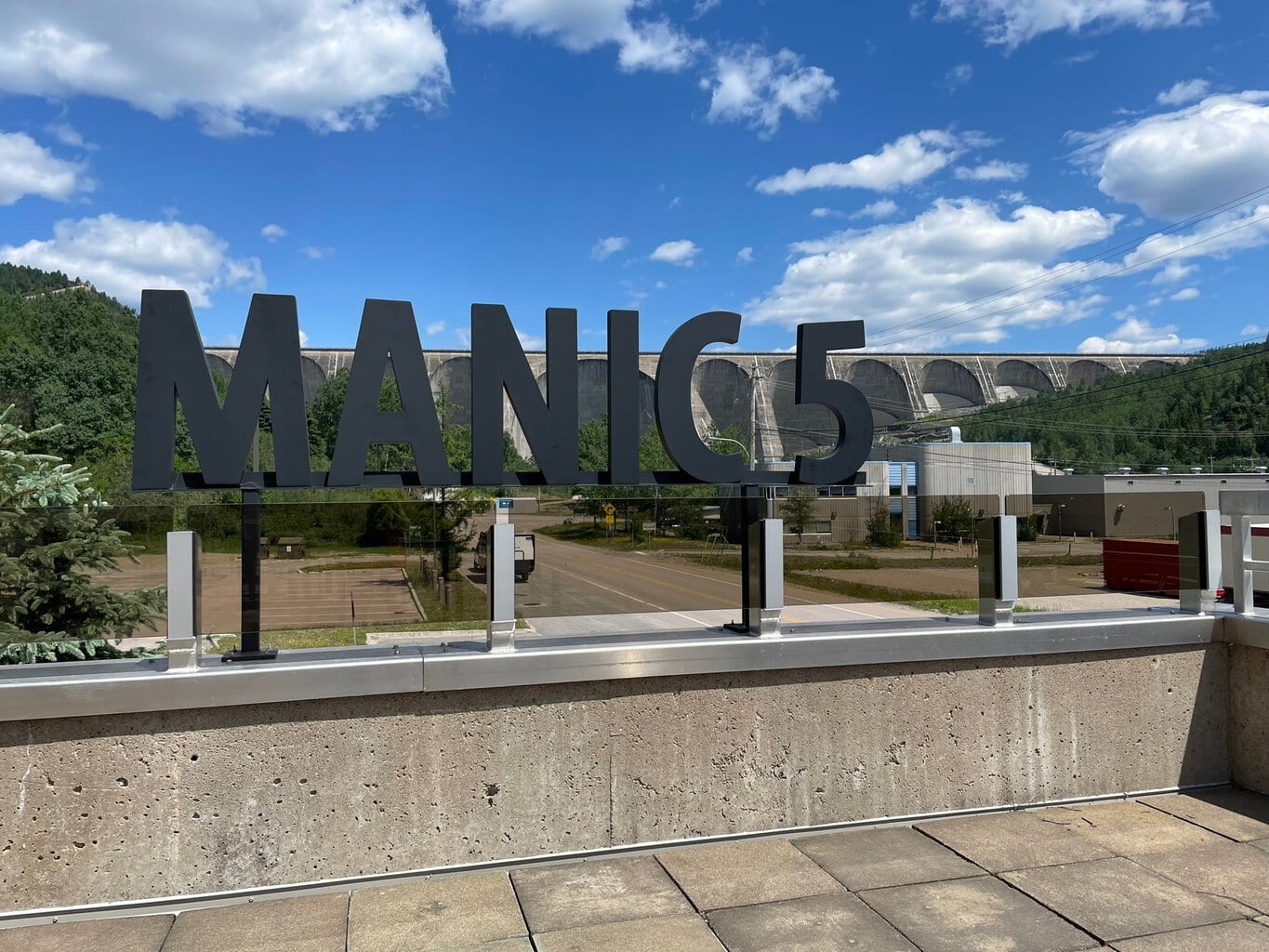 À la découverte de Manic-5 - notre expérience sur la 389 - Alex et Patrick